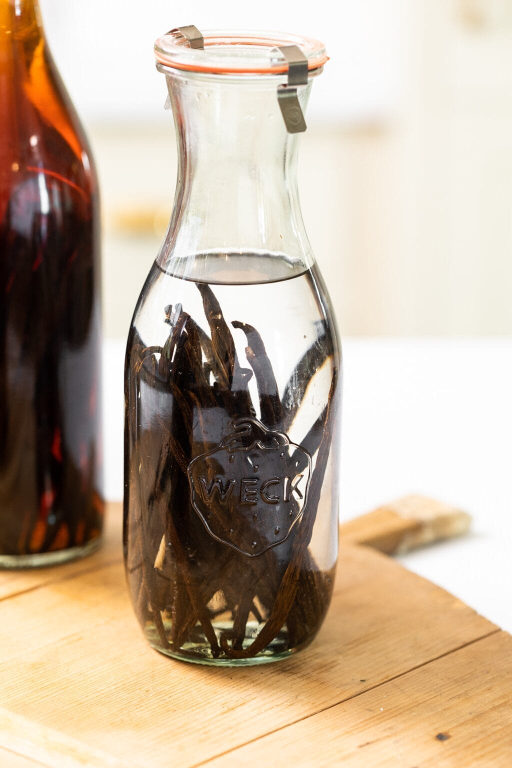 Homemade Vanilla Extract Recipe (With Video) - Wyse Guide
