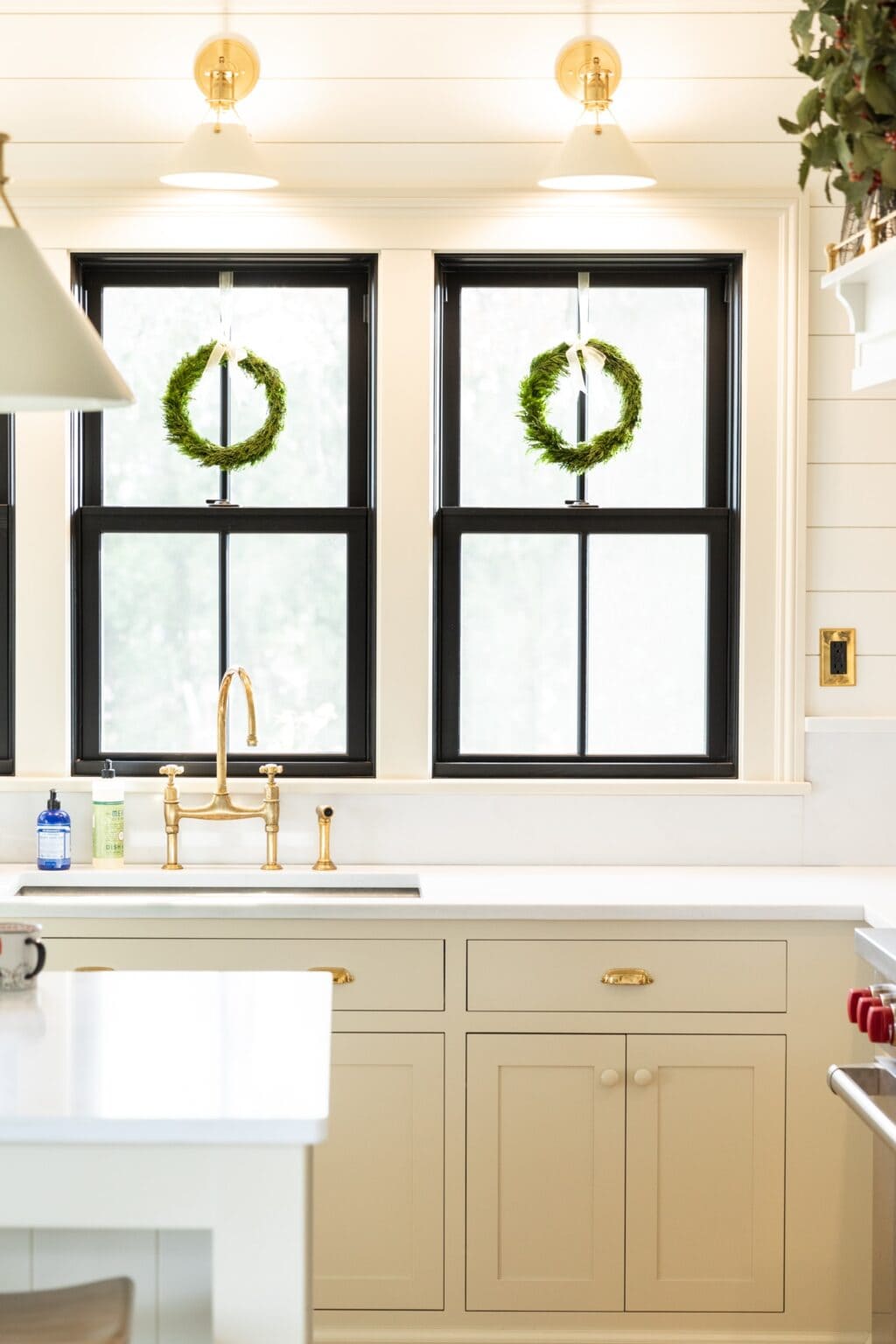 My Holiday Home Decor This Year - Wyse Guide