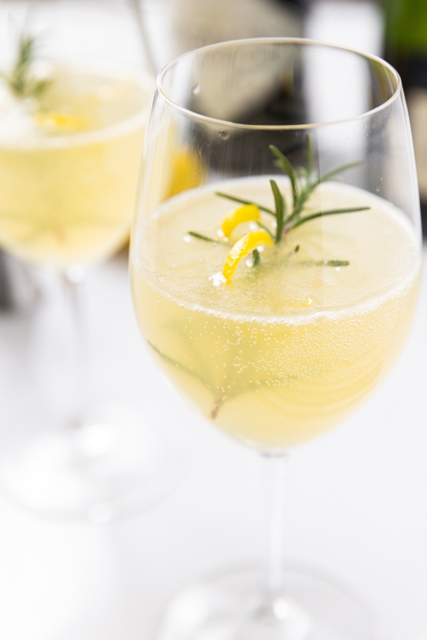 French 75 Cocktail Recipe - Wyse Guide