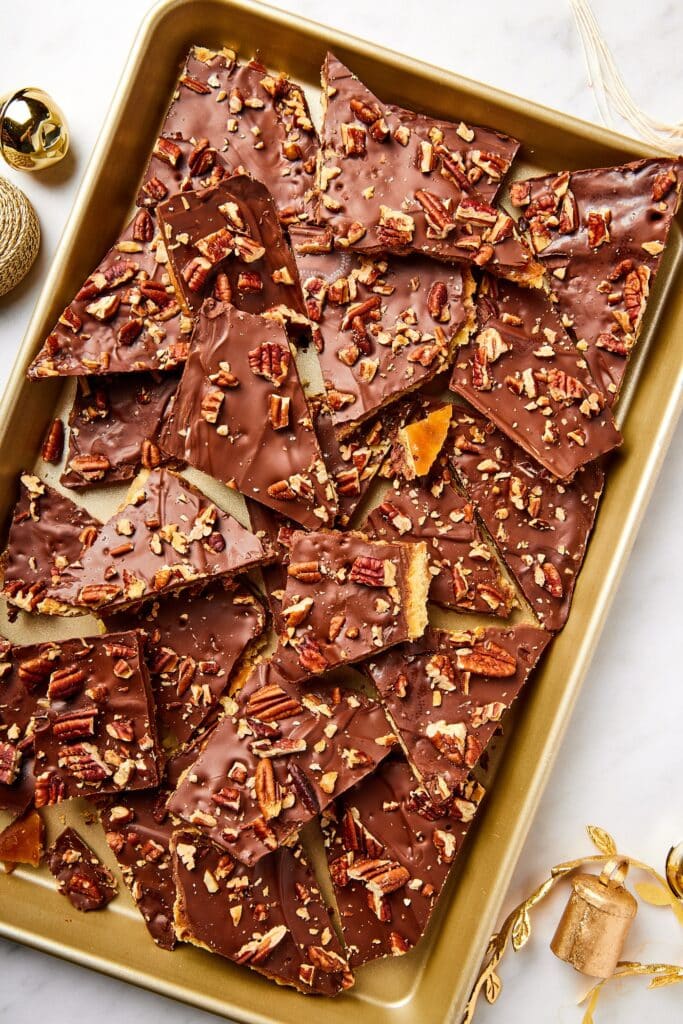 Easy Saltine Toffee (Christmas Crack) - Wyse Guide