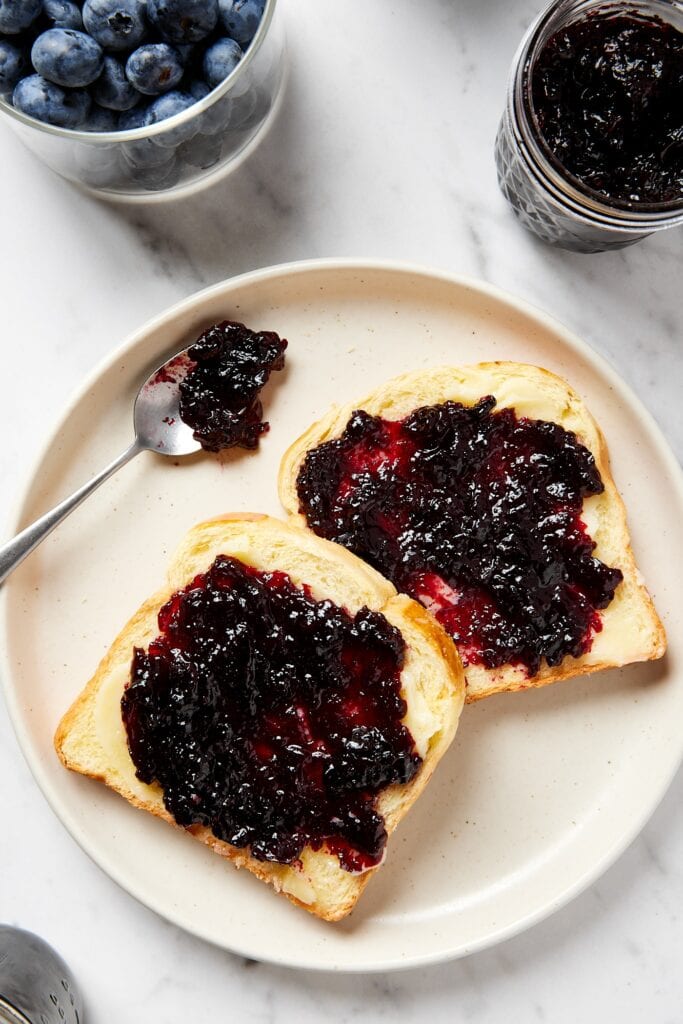 Blueberry Jam Recipe (Pectin Method) + Video - Wyse Guide